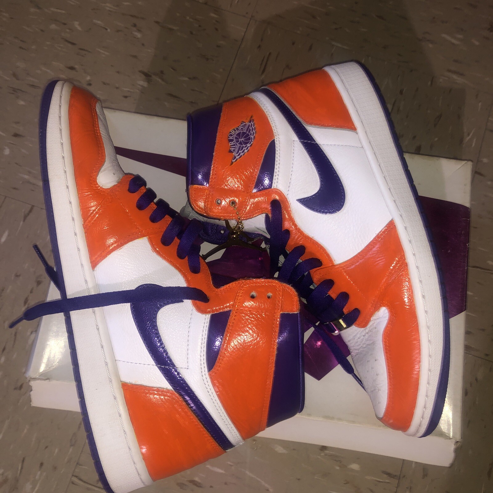 RARE JORDAN 1’S - Gem