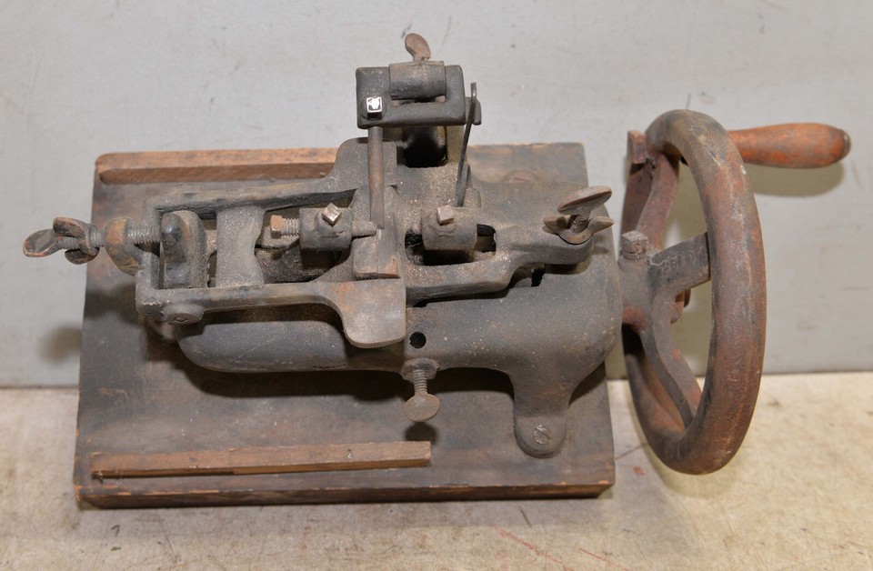 Antique Disston saw set collectible hand crank tooth seting machine ...