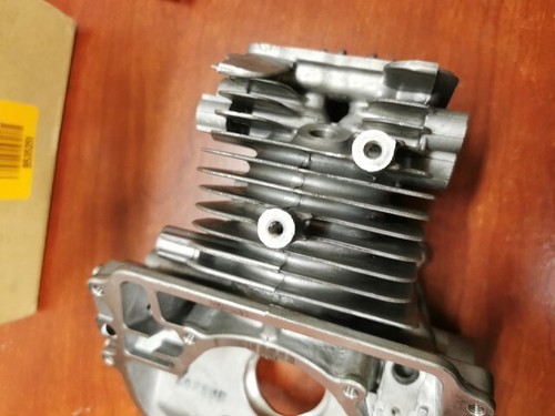 NOS Honda CYLINDER BARREL HAS A BROKEN FIN 12100-ZM7-415 SUB 12100-ZM7 ...