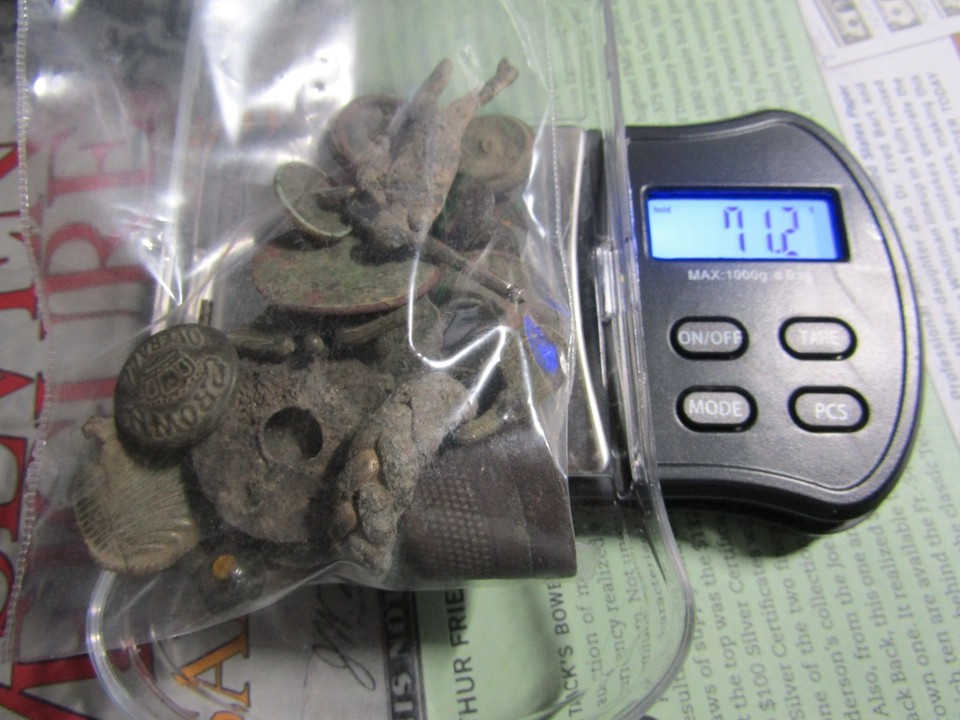 Metal Detector Finds Lot Pins Badges Tags Buttons #51 - 71.2 Grams | eBay