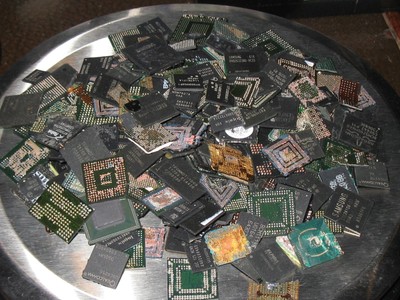 100 grams of small non gold corner vintage bga ic chips for gold ...
