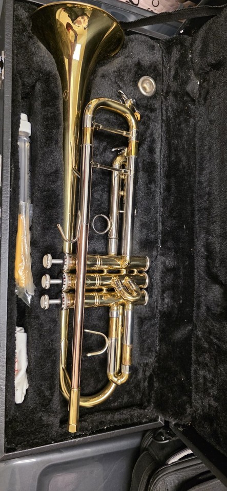 Bb Trumpet with Engraved Bell – Hard Case Included | eBay