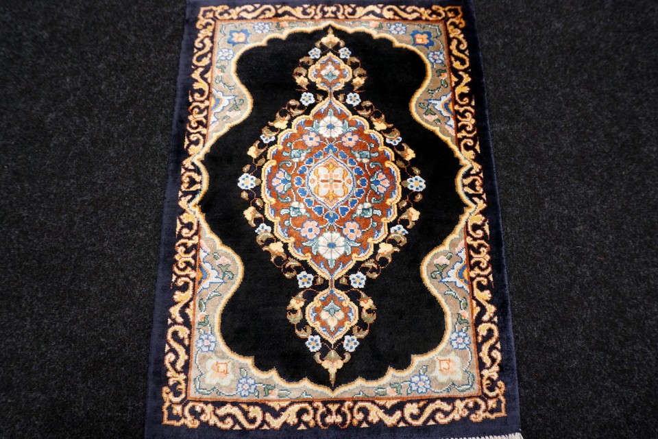 Tappeto In Seta Ghom 40 X 29 Cm Orientale Persiano Nero Oro Annodato A ...