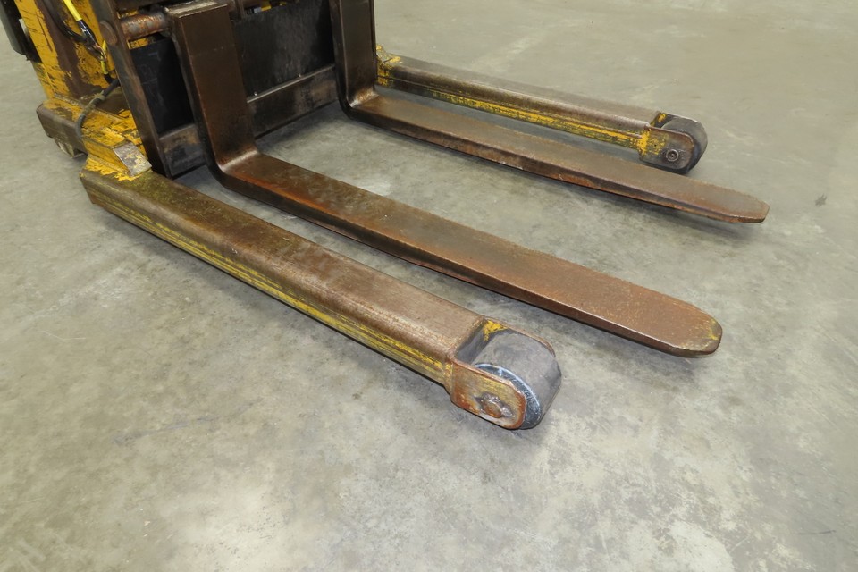 Big Joe PDI-24-A6 Walk Behind Pallet Lift Truck 2000lbs 24V Straddle ...