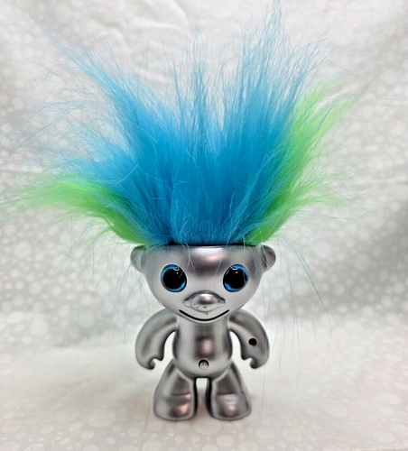 WOWWEE Silver Troll doll with Blue and Green Hair - interactive dancing ...