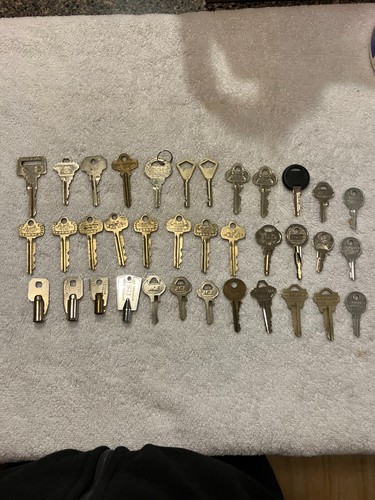 Lot of 36 Assorted Cut Keys | eBay