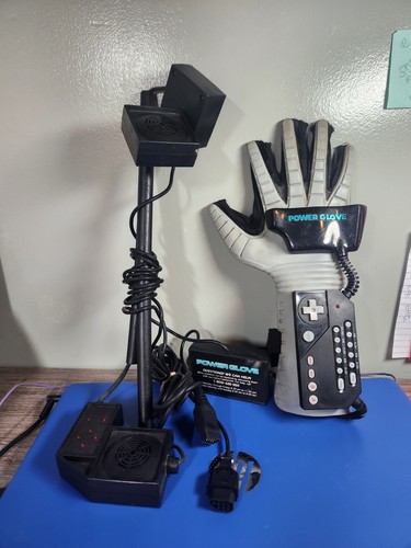 Vintage UNTESTED USED GENUINE NINTENDO NES POWER GLOVE AND SENSOR UNITS ...