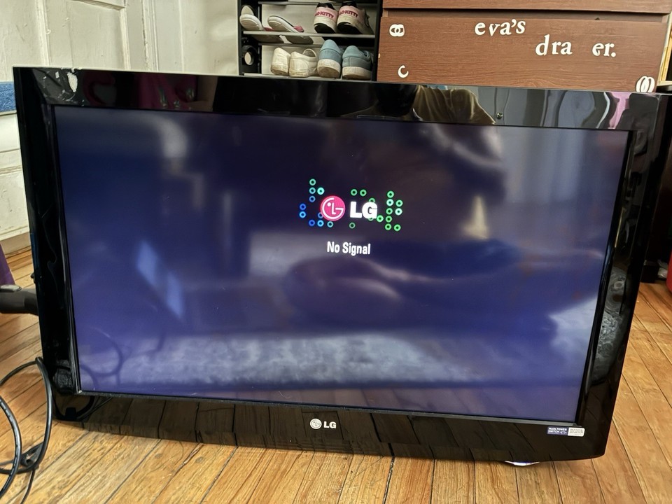 LG TV 32LH20 720 Pixel Can He Used As Monitor Also .Good For Retro ...
