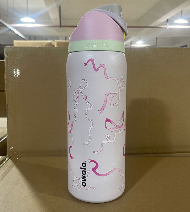 Owala Urban Outfitters Exclusive Tied and Ture FreeSip Blue Bow Bottle ...