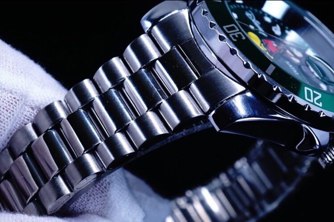 Disney Mickey Mouse Collaboration Watch Made by SEIKO Subsidiary Green ...