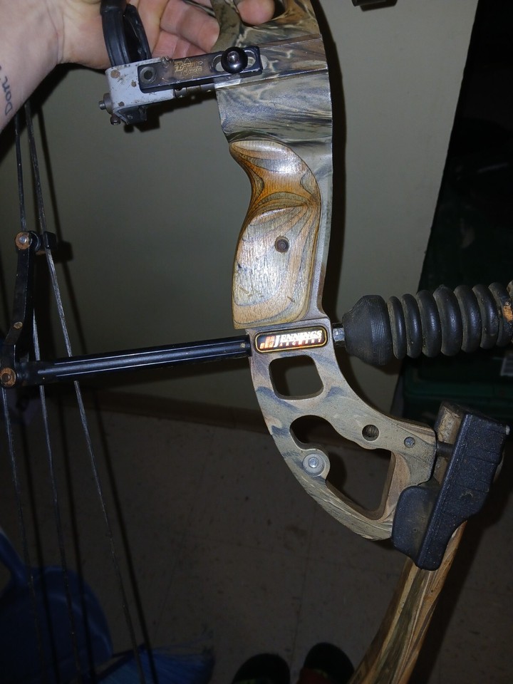 Jennings Archery Buckmaster Compound Bow In Hard Case Camouflage With ...