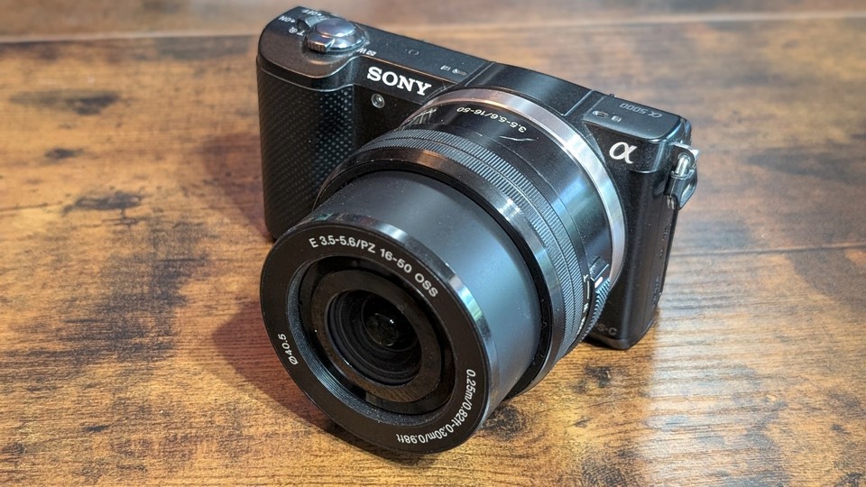 Sony Alpha a5000 Mirrorless Interchangable Lens Camera Body with PZ 16 ...