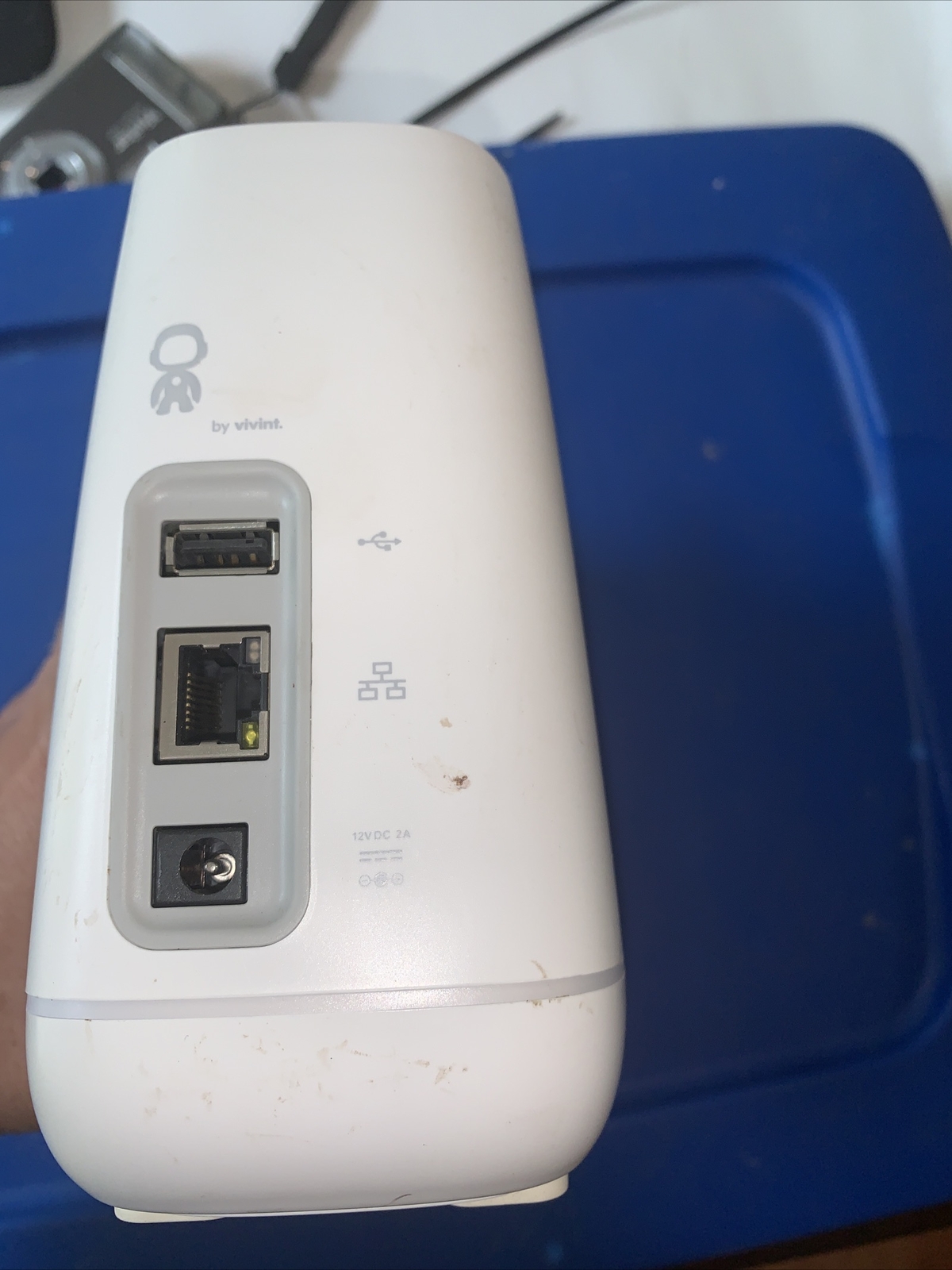 Vivint SM2-2W10 Smart Drive 4-Channel Wireless 1TB DVR.**Read detail ...