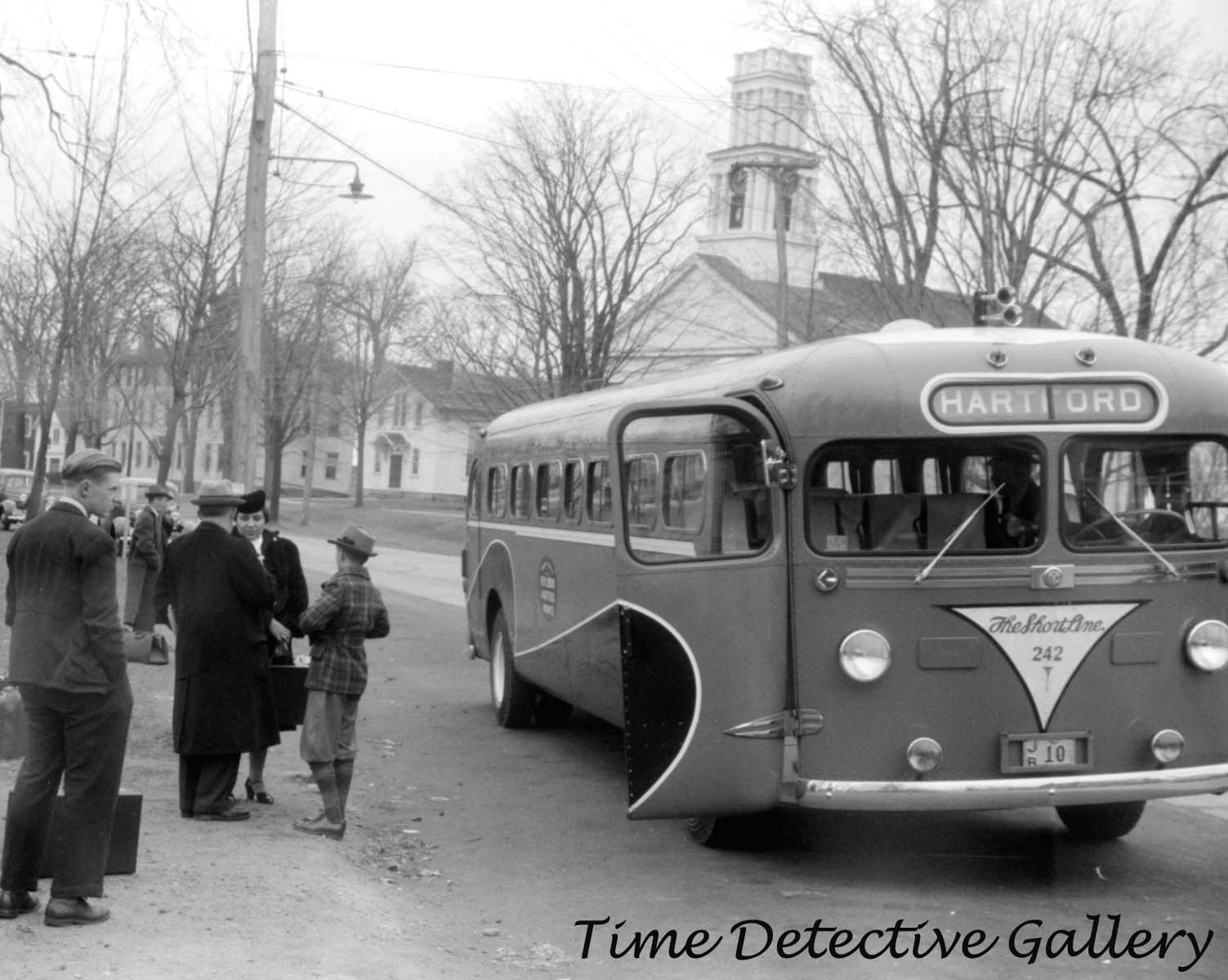 Passengers & Shortline Bus, Colchester, Connecticut - 1940 - Vintage ...