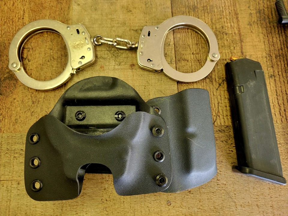 LE Model 100 S&W Handcuff Holster W/Extra MAG GLOCK 17/22/47 Adj Up To ...