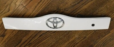 2003-2009 Prius Rear Handle Garnish Trim Panel WHITE Emblem Button ...