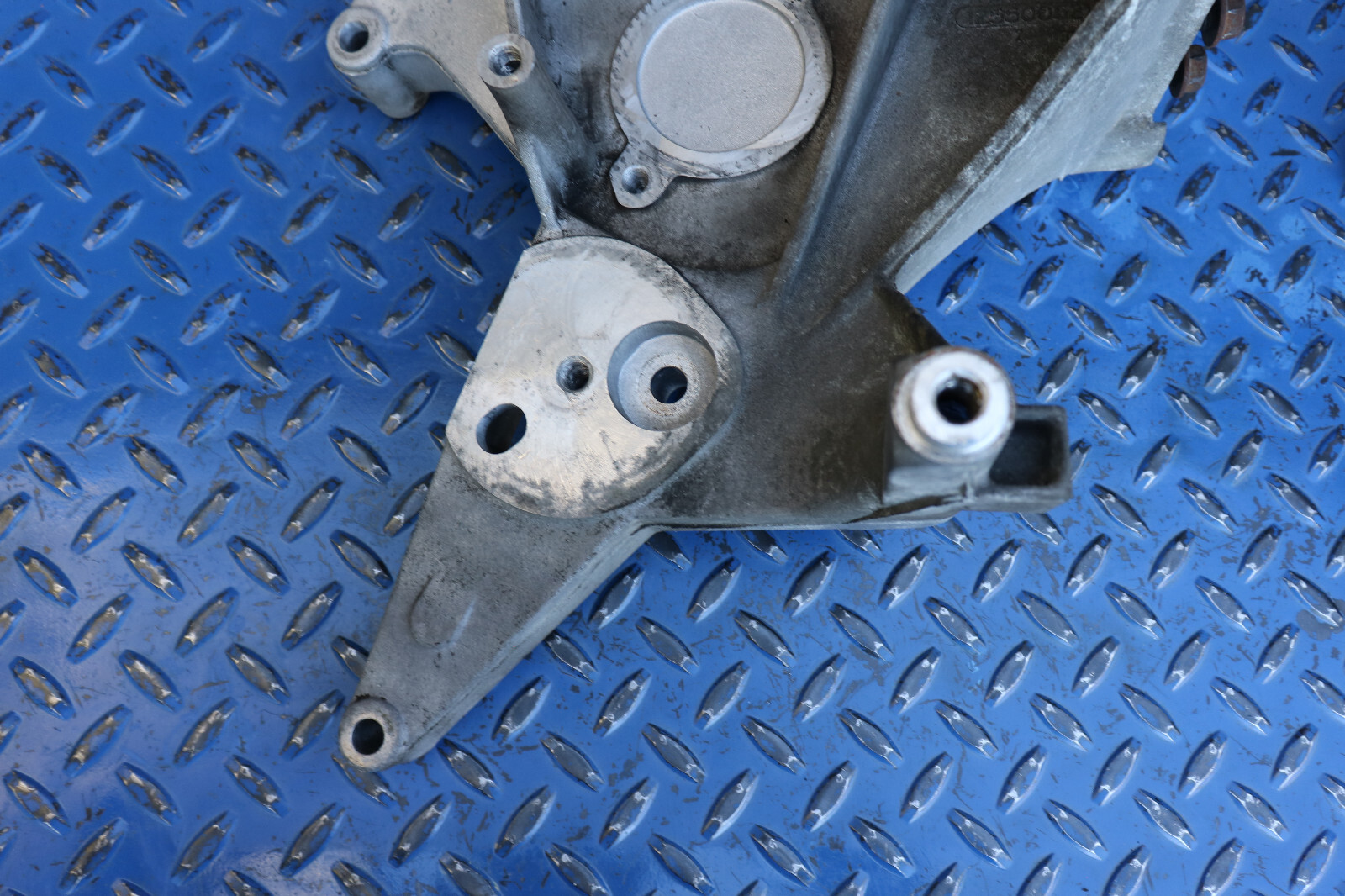 1992-1996 Corvette C4 LT1 Alternator Engine Accessory Bracket 12550052 ...