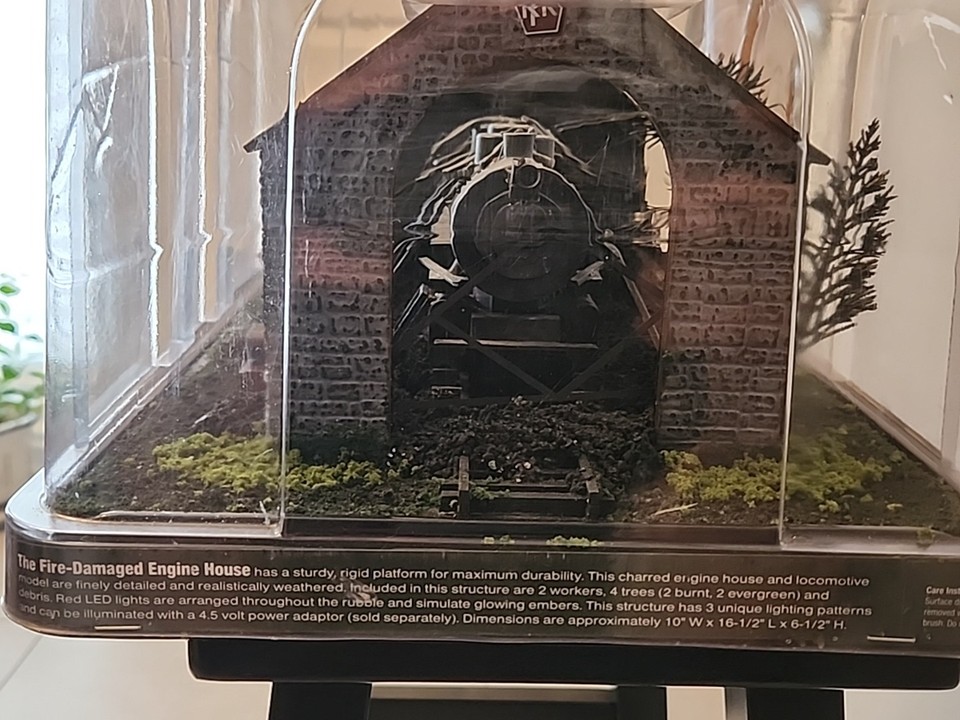 Menards 279-3092 O Gauge Fire-Damaged Engine House NEW Factory Sealed ...