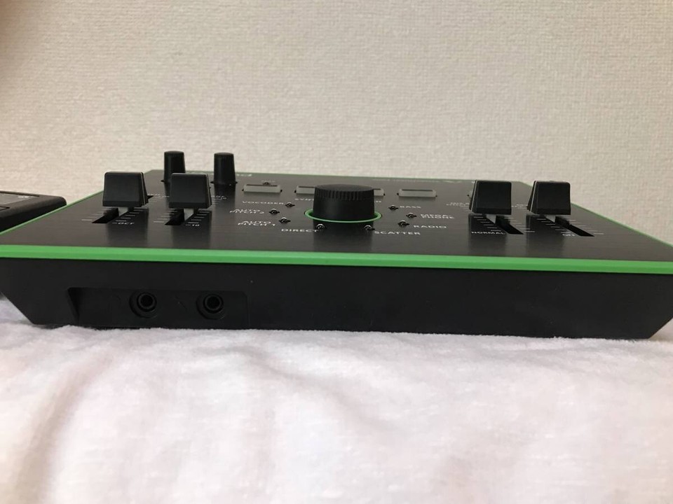 Roland VT-3 Voice Transformer Formant Shifter Vocoder Voice Changer ...