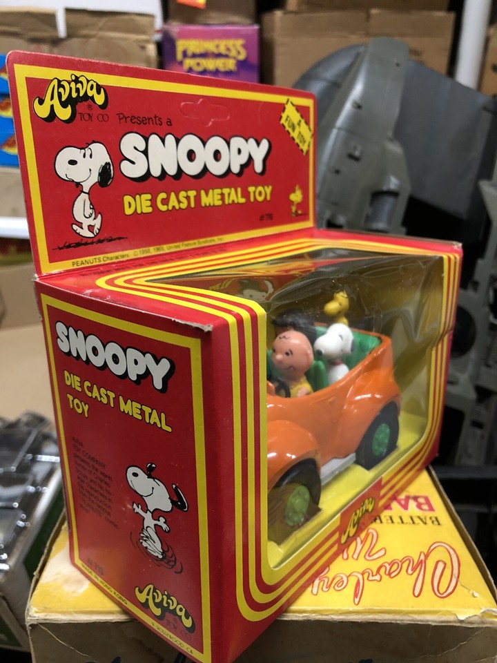 Aviva Toys Peanuts Snoopy's Family Car diecast new old stock MIB case ...