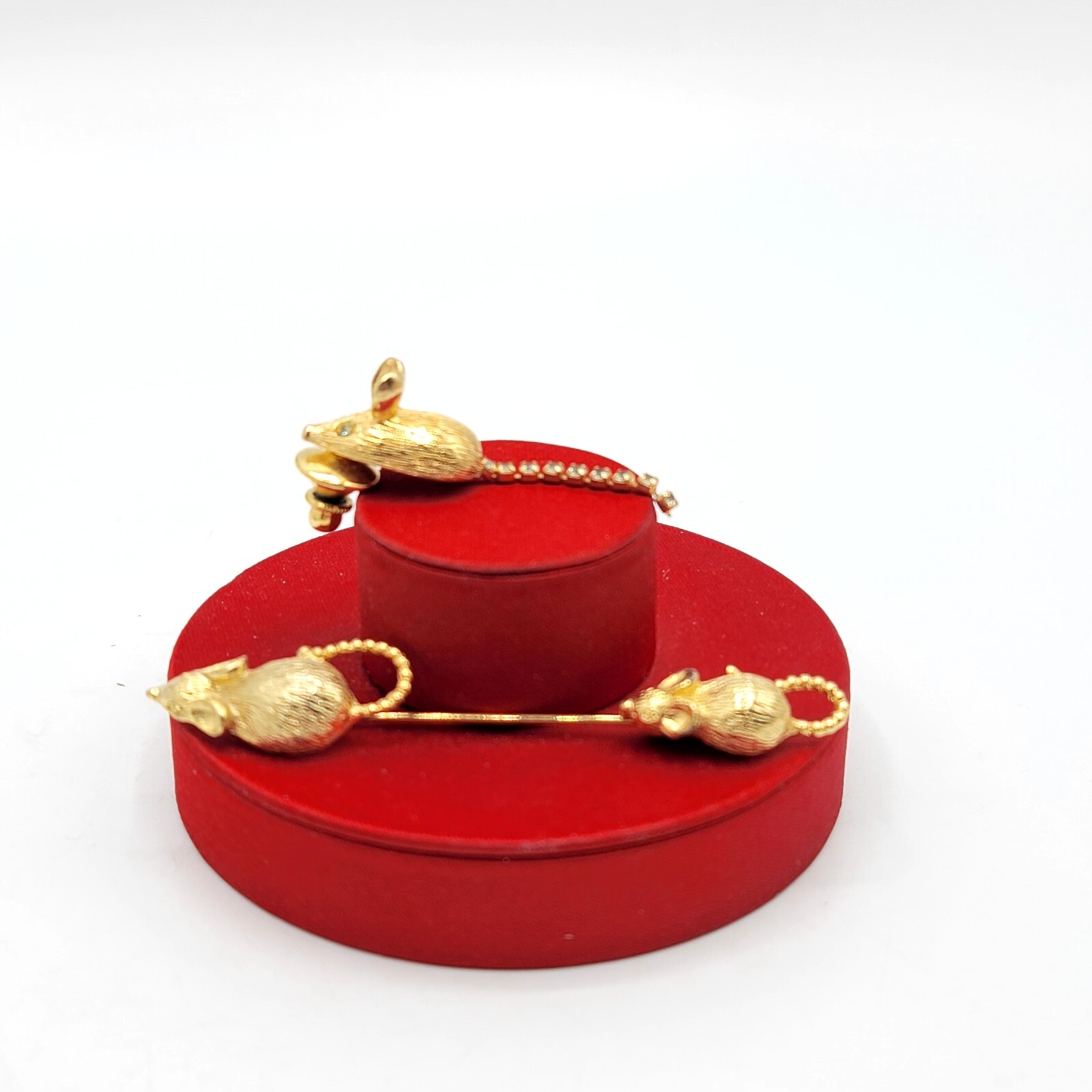 Vtg Lot of 2 Mouse Pins Pinback Jabot Stickpin Animal Pin Rodent Theme ...