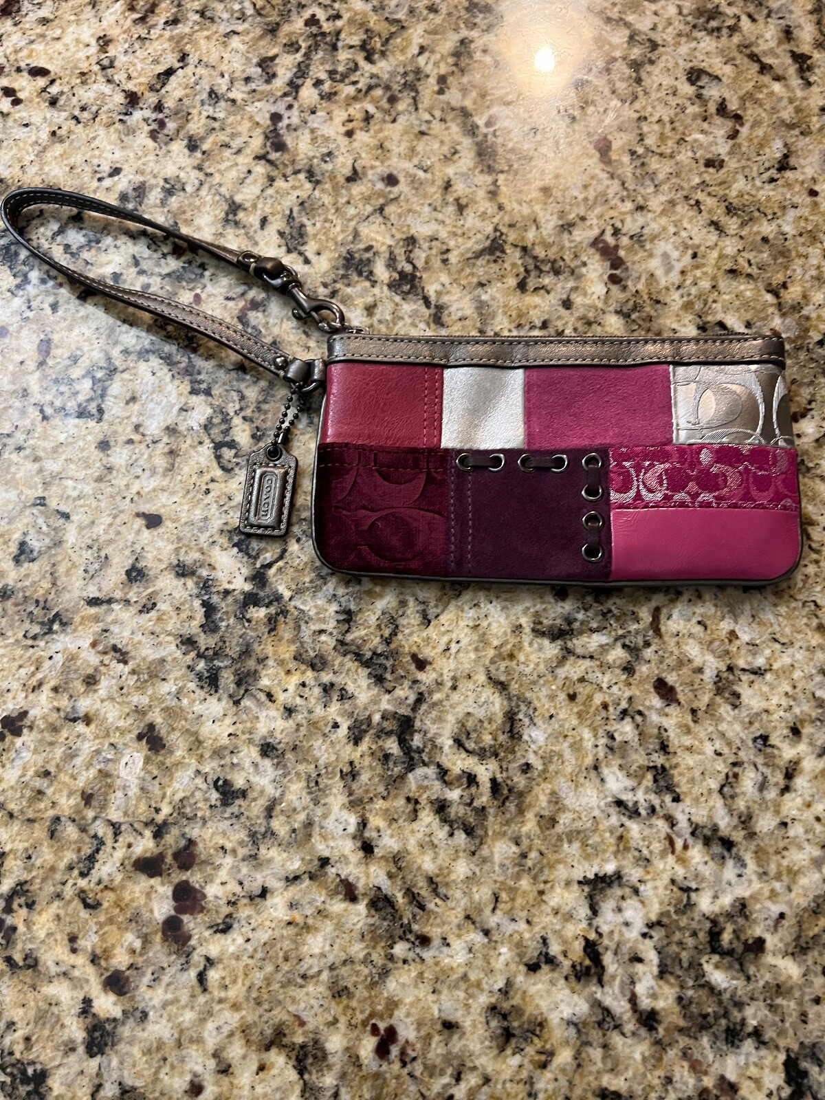 COACH WRISTLET - SUPER CUTE SIGNATURE STYLE - MULTI C… - Gem