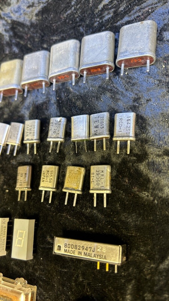 Lot of 23, Vintage Crystals/Oscillator, Radio/HAM/CB, Quartz and other ...
