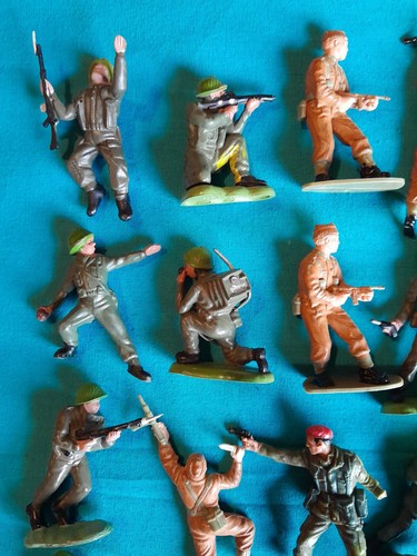 LARGE LOT OF PLASTIC SOLDIERS, BRITAINS, LONE STAR, AIRFIX MIXTURE 1/32 ...