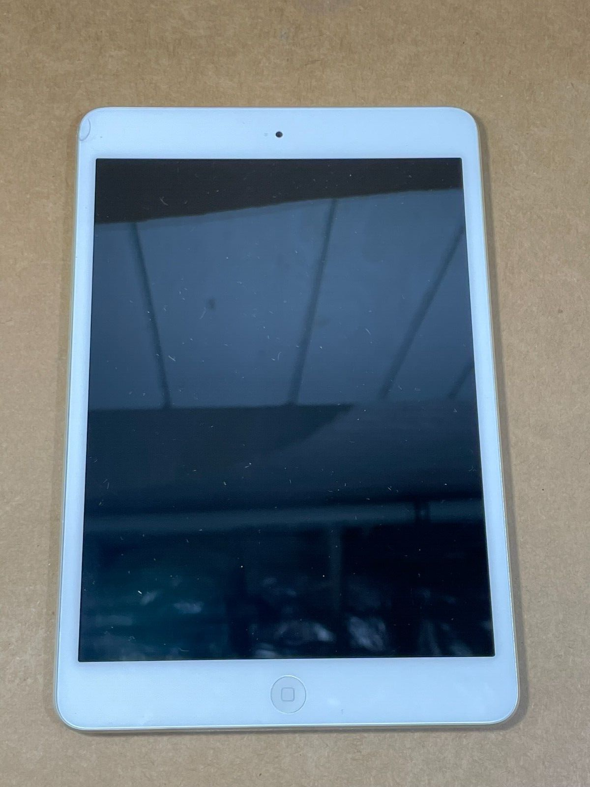 Apple iPad Mini 1st Generation. 16GB, Wi-Fi, 7.9 in - White & Silver ...