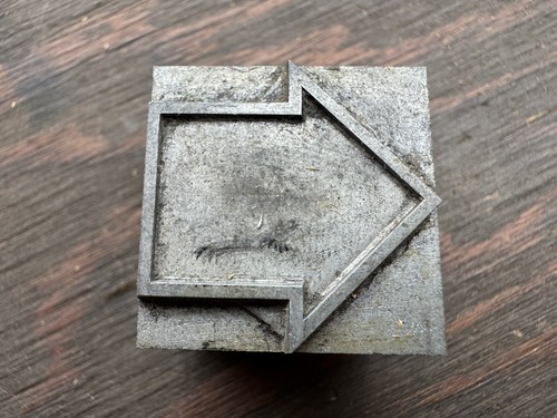 Antique all metal PRINTING BLOCK - Arrow dingbat pointing the way | eBay
