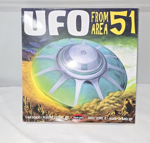 Polar Lights 1/48 Scale Model Kit UFO from Area 51 with 2 Aliens and 1 ...