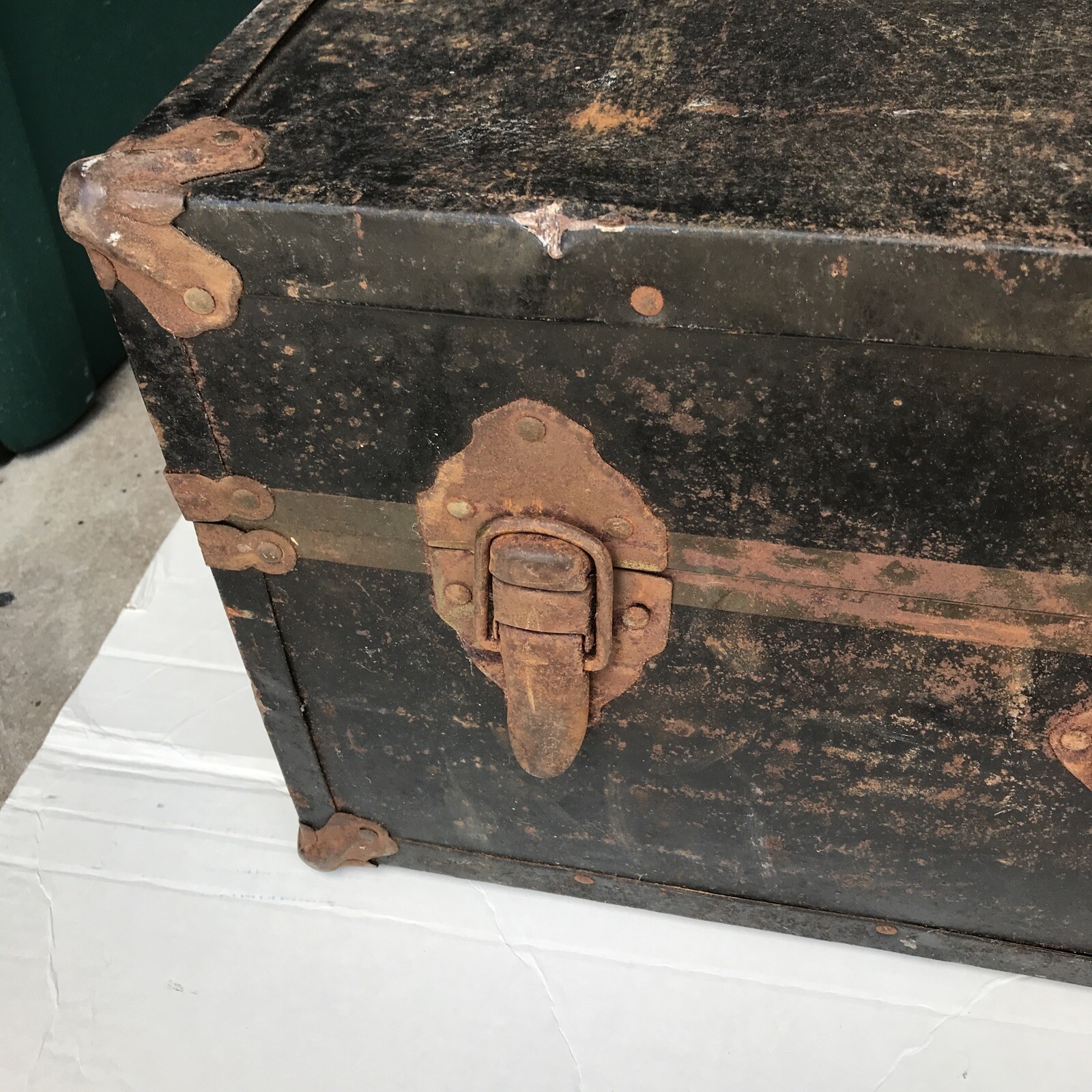 Antique / Vintage VACATIONER PETERSBURG VA Metal storage Chest trunk ...