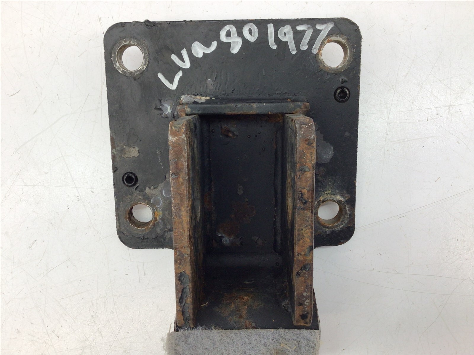 JOHN DEERE 2305 3 POINT HITCH CENTER TOP LINK BRACKET LVA801977 | eBay