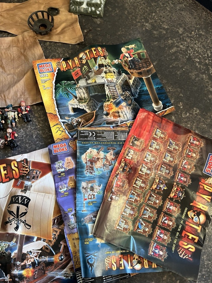 Mega Bloks Pirates Of the Caribbean Pyrates Minifigures Pieces Lot ...