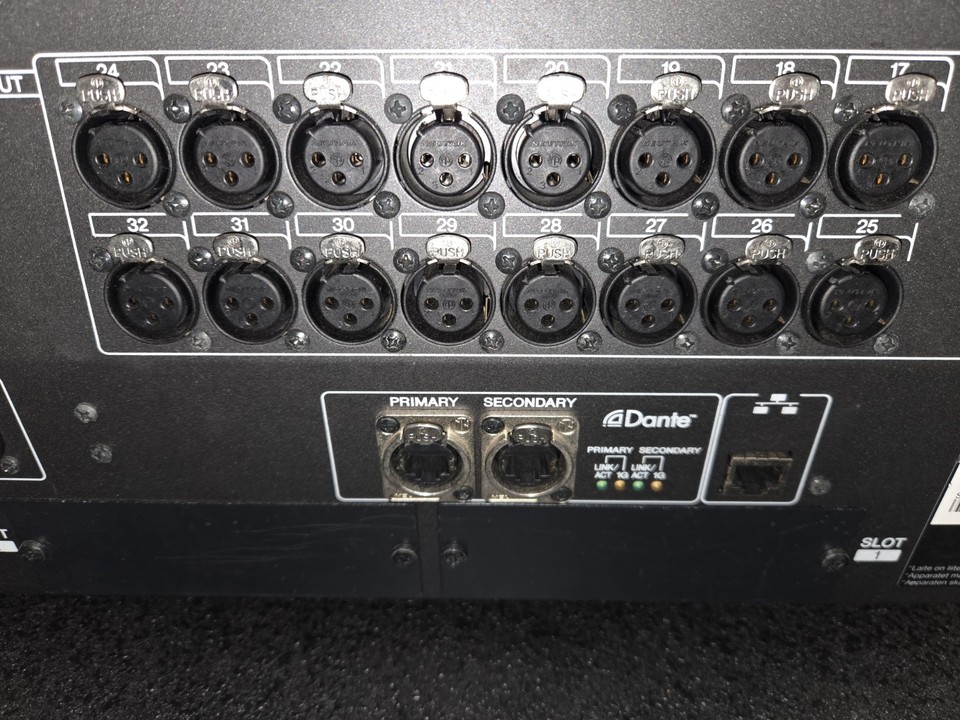 Yamaha QL5 Digital Audio Mixing Console with Road Case | eBay