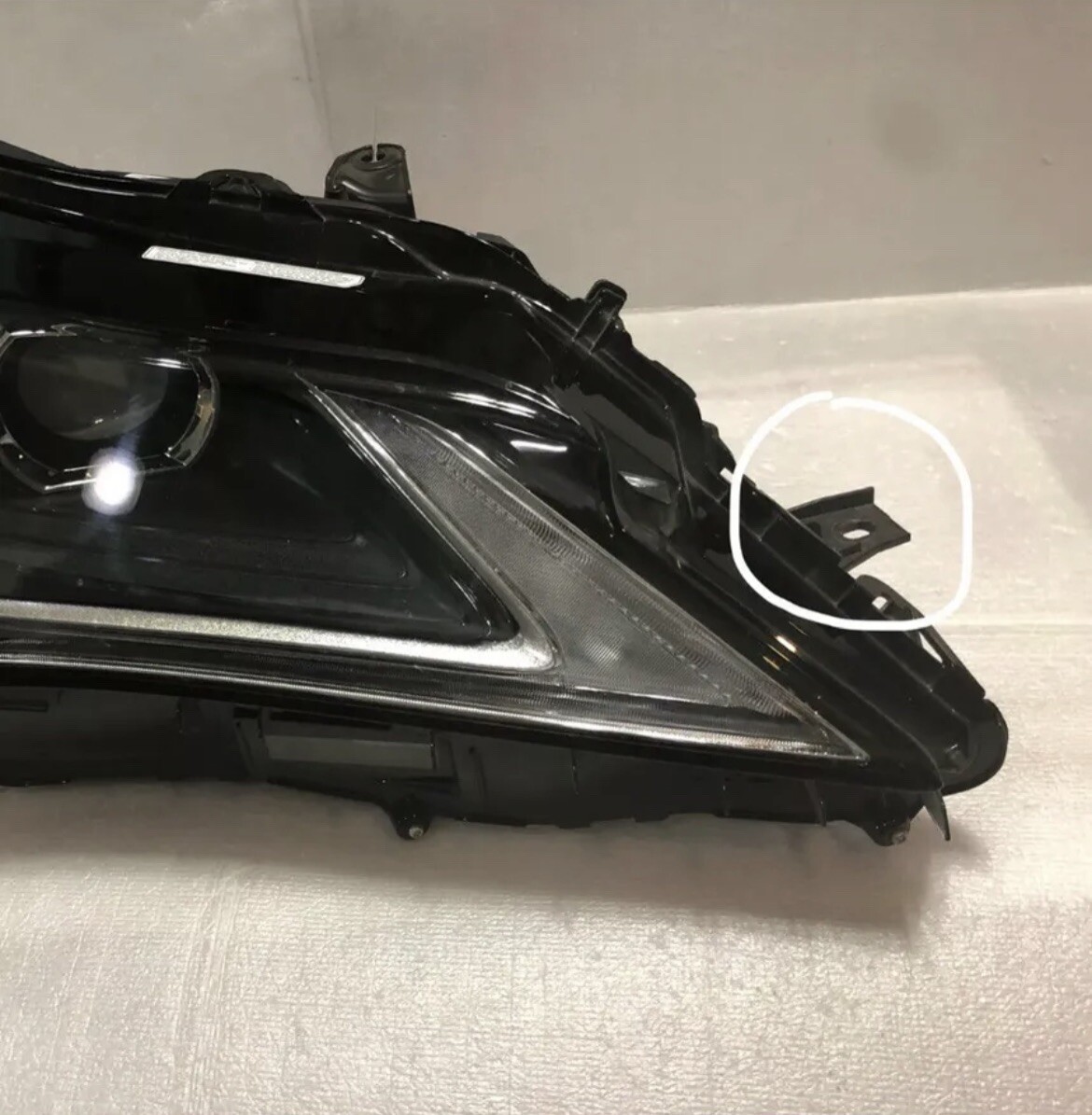 *NEW LEXUS RX350 HEADLIGHT GRILLE TAB RETAINER REPAIR BRACKET PASSENGER ...