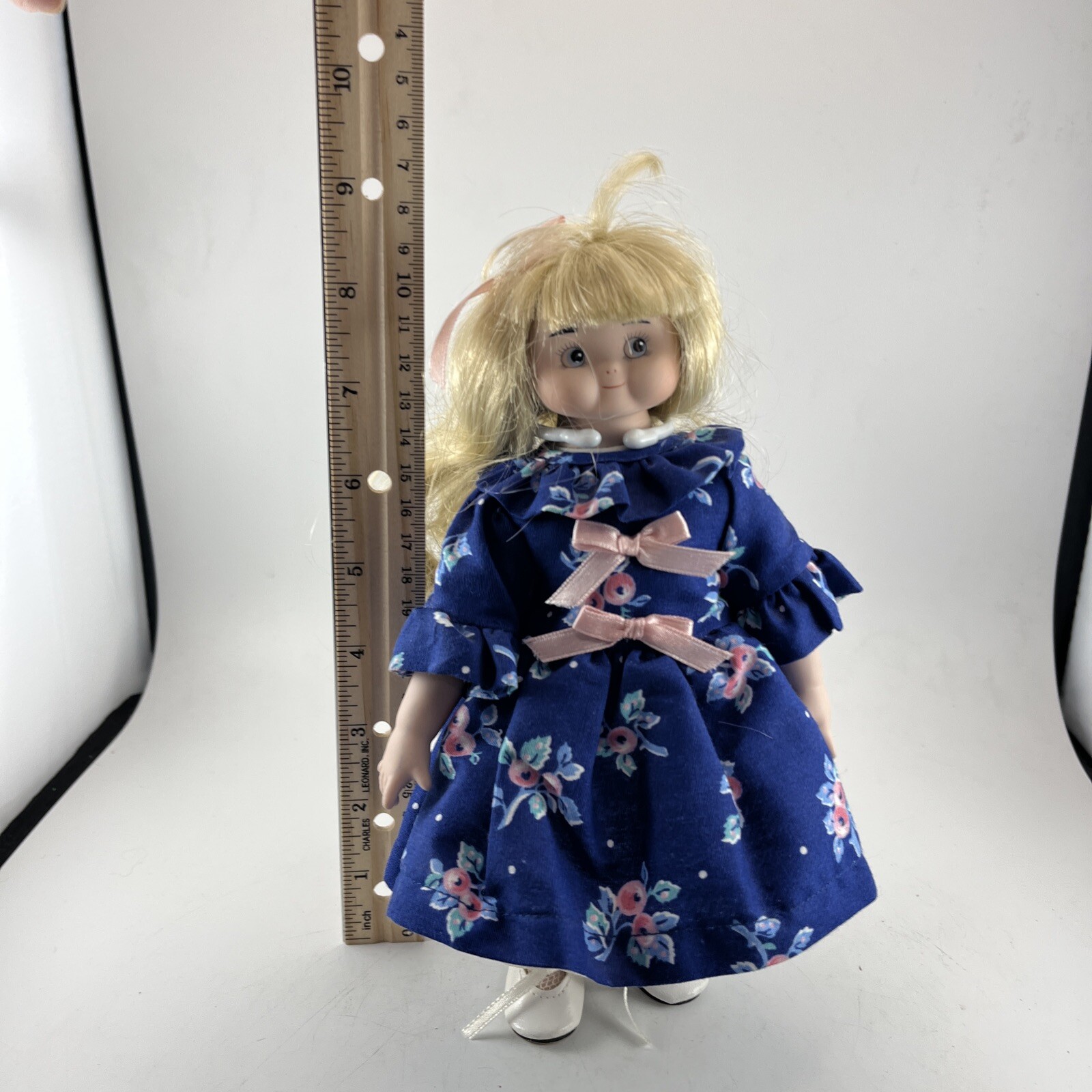 VTG Goebel Bette Bell 1994 Dolly Dingle Dolls 8" Porcelain Doll W/Stand ...