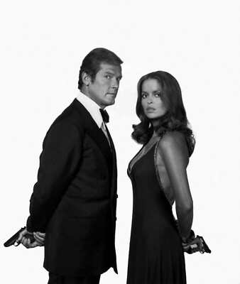 ROGER MOORE BARBARA BACH THE SPY WHO LOVED ME Retro Picture Photo 8.5 ...