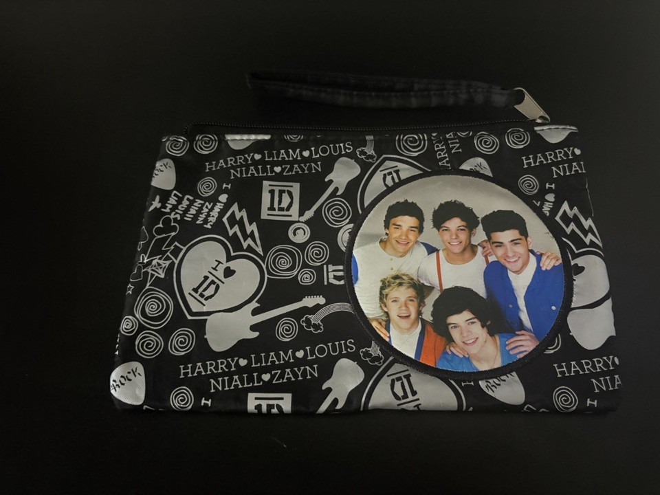 One Direction 1D Band Autograph Print White Sneakers SZ 7 with pencil ...