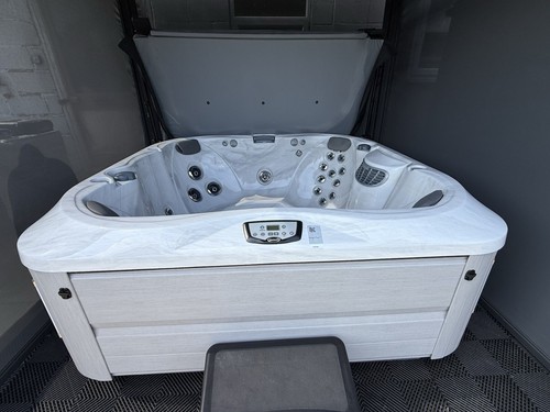 2024 Jacuzzi J345 Smart Hot Tub With Steps, Cover, Stereo, Delivery ...