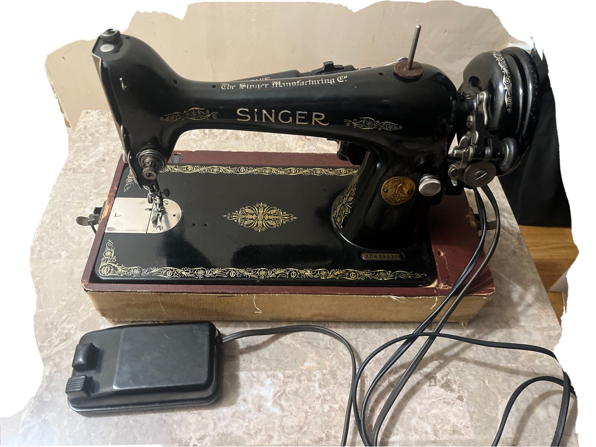 Singer Sewing Machine Serial Number At Auction: Singer, Vintage