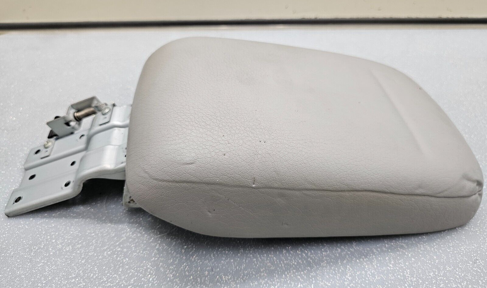 2009-2013 Subaru Forester Center Console Sliding Armrest Lid Assembly ...