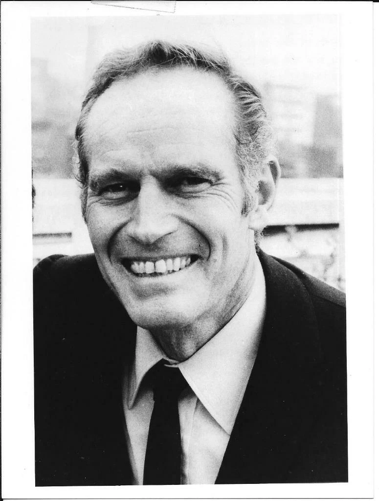 Charlton Heston And Family In Milwaukee In 1965, 46% OFF