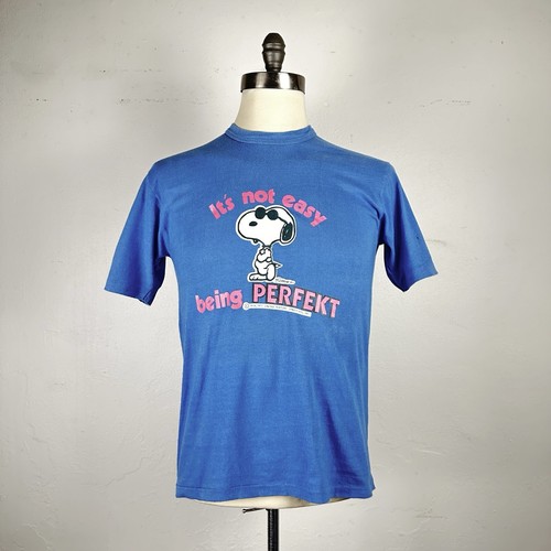 SNOOPY "Its Not Easy Being Perfekt" T-Shirt Fits M - Gem