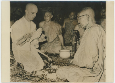 Un nouveau bonze. Bouddhisme. Phnom-Penh. Cambodge. 1956. | eBay