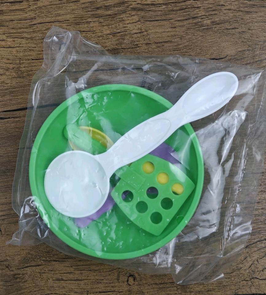 Brand New Open Box Chuck E Cheese's Pizza Maker Play Set 2010 EZ-2 Make ...