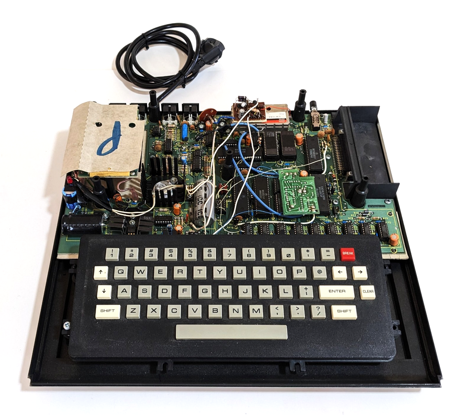 Radio Shack TRS-80 Color Computer 1 26-3002 PAL version - modified ...