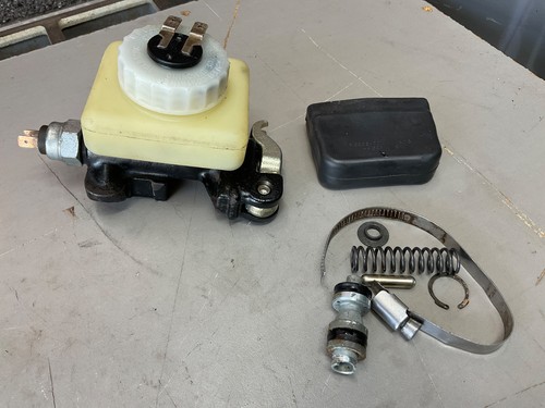 BMW Airhead R100 17mm Under Tank Dual Disc Master Cylinder | eBay