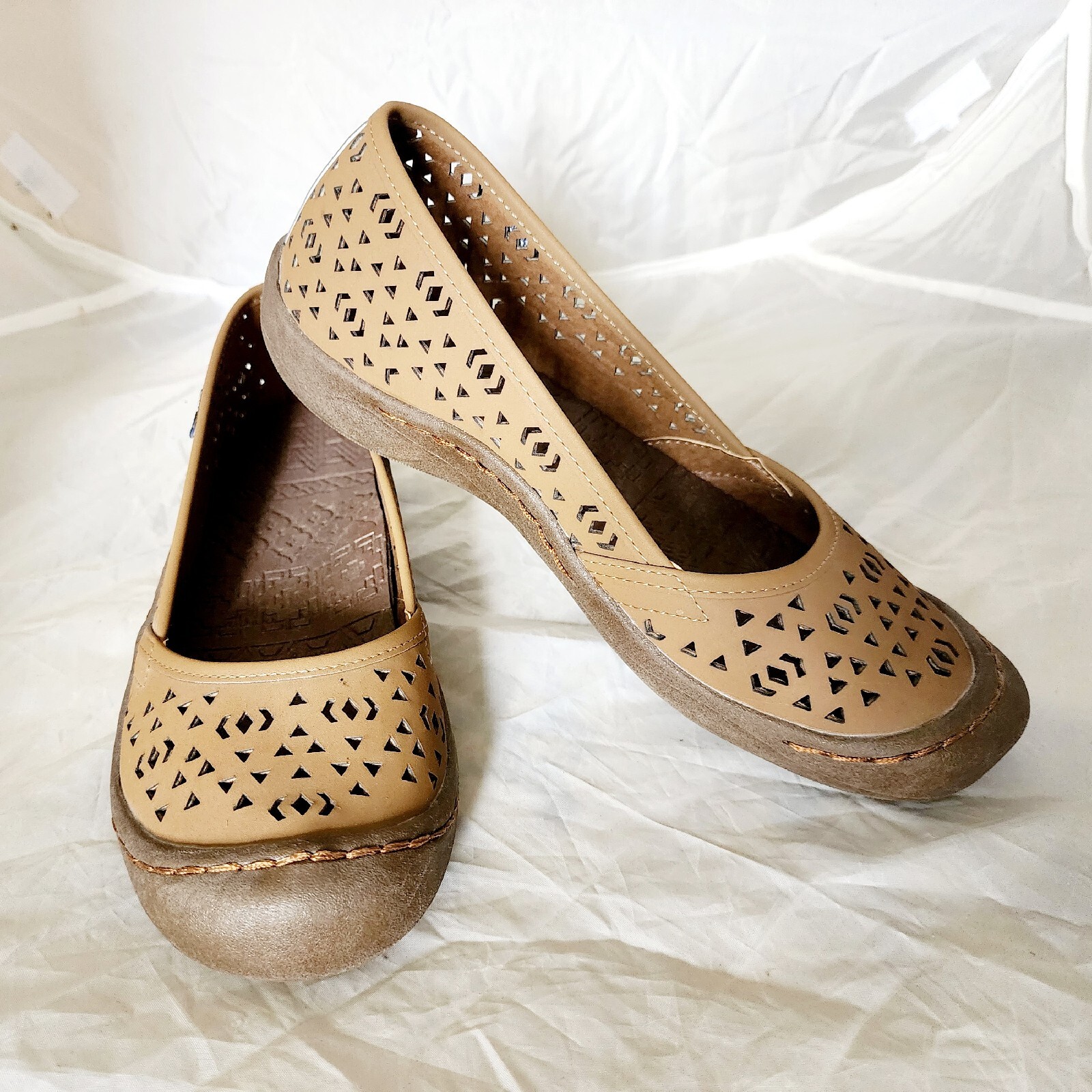 Muk Luks Perforated Sandy Flats Summer Shoes Women’s Size 7 Tan #16803 ...