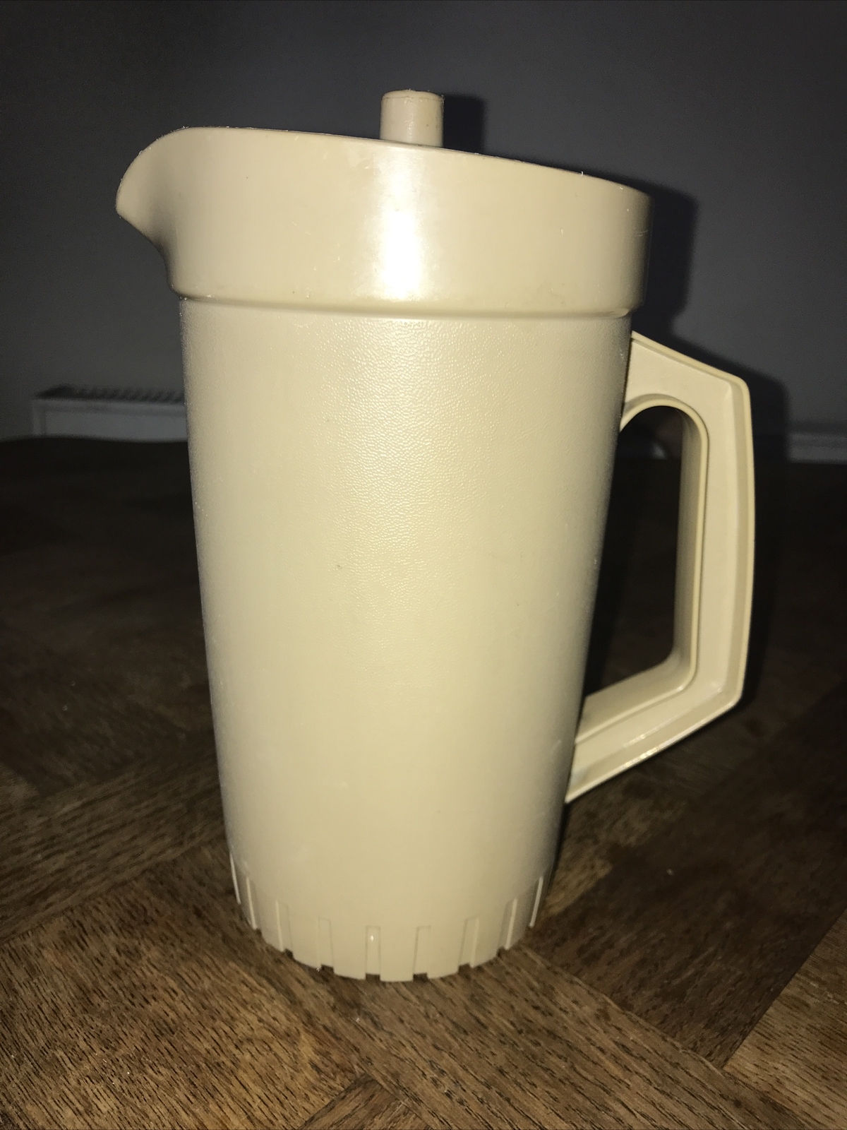 Vintage TUPPERWARE Water Juice Jug 874-1 Stone Beige Vacuum Seal Lid ...
